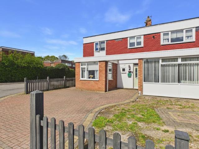 4 bedroom end of terrace house for sale