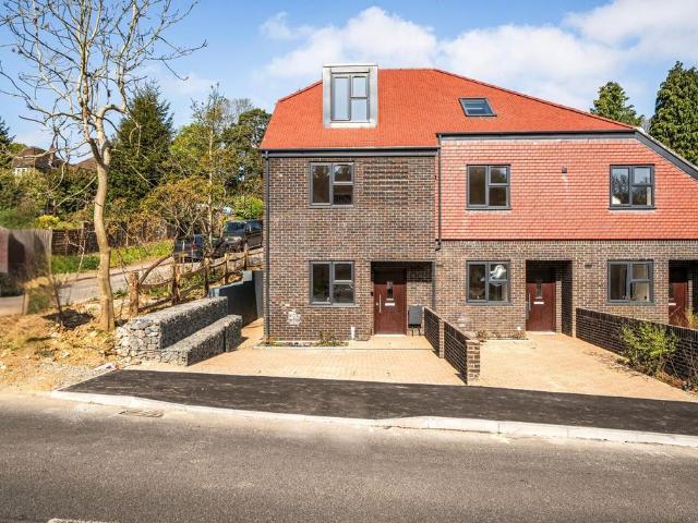 4 bedroom end of terrace house for sale