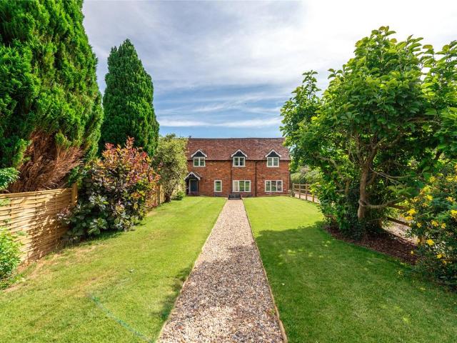 4 bedroom end of terrace house for sale