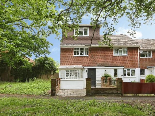 4 bedroom end of terrace house for sale
