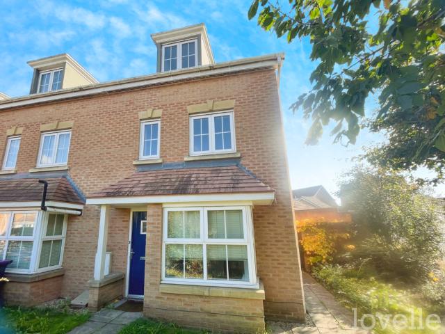 4 bedroom end of terrace house for sale