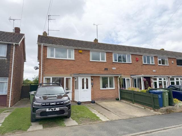 4 bedroom end of terrace house for sale