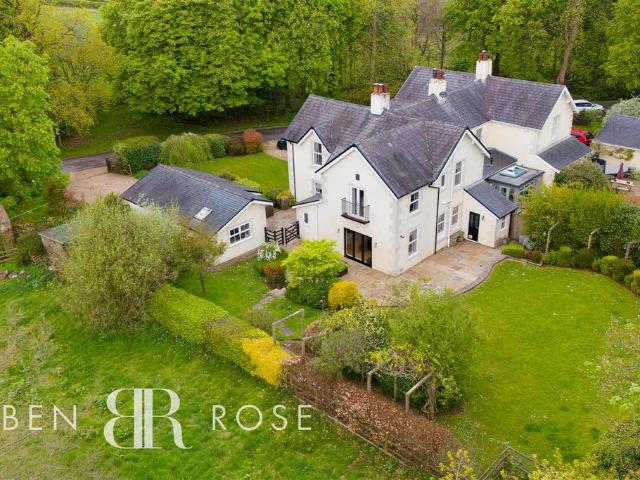 4 bedroom end of terrace house for sale