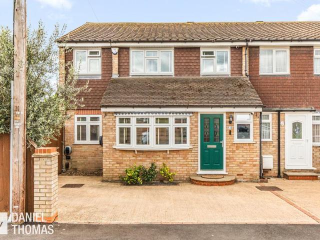 4 bedroom end of terrace house for sale