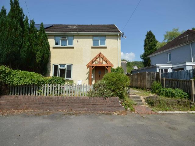 4 bedroom end of terrace house for sale