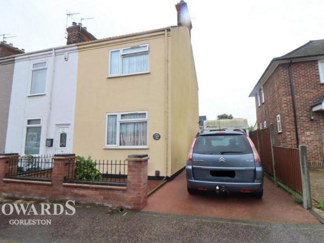 4 bedroom end of terrace house for sale
