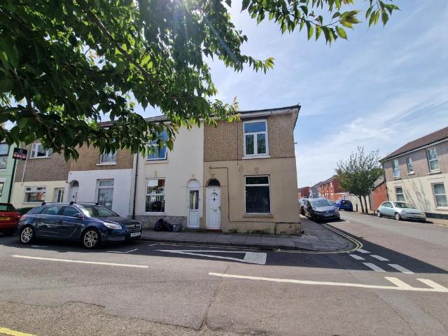 4 bedroom end of terrace house for sale