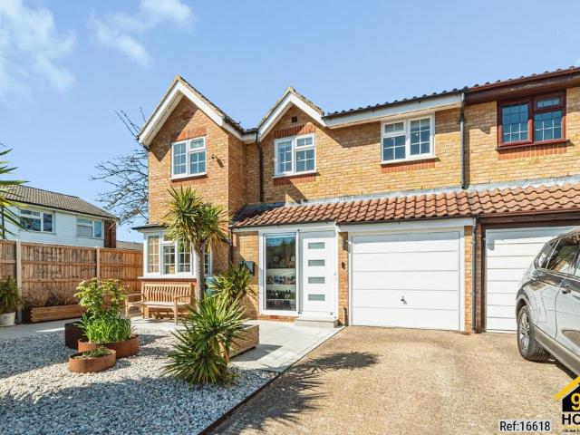 4 bedroom end of terrace house for sale