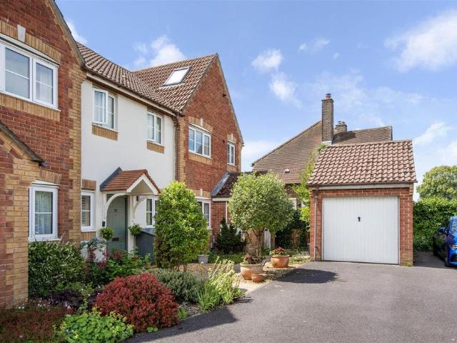 4 bedroom end of terrace house for sale
