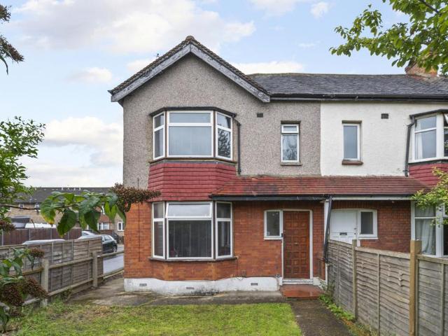 4 bedroom end of terrace house for sale