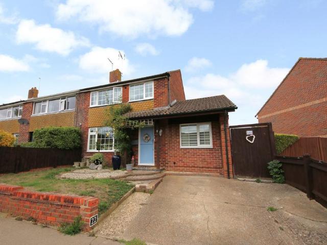 4 bedroom end of terrace house for sale