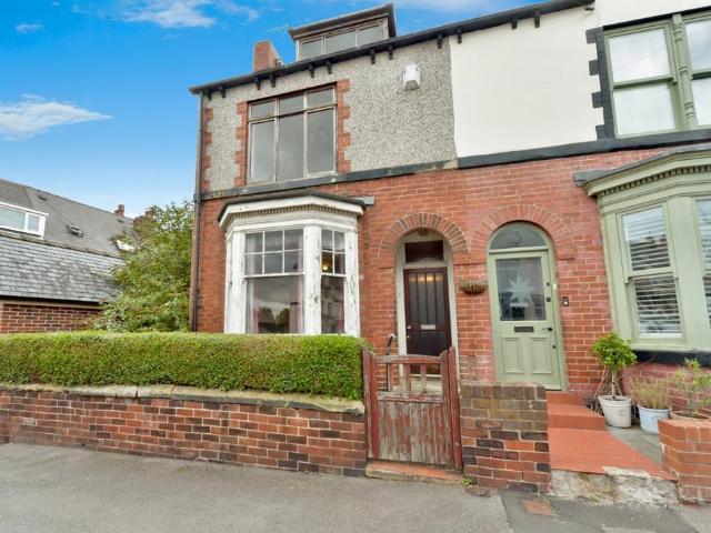 4 bedroom end of terrace house for sale