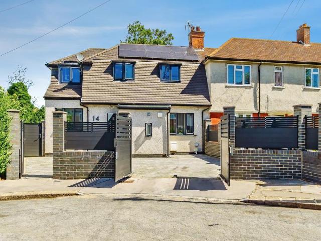 4 bedroom end of terrace house for sale