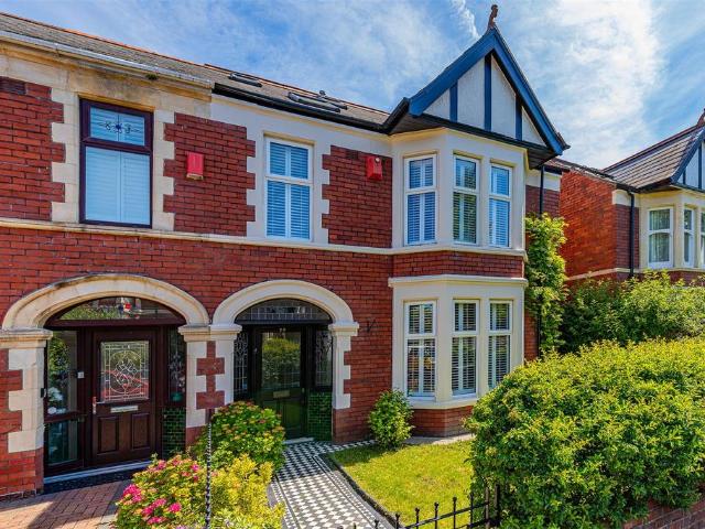 4 bedroom end of terrace house for sale