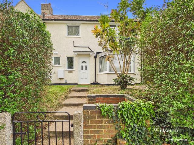 4 bedroom end of terrace house for sale