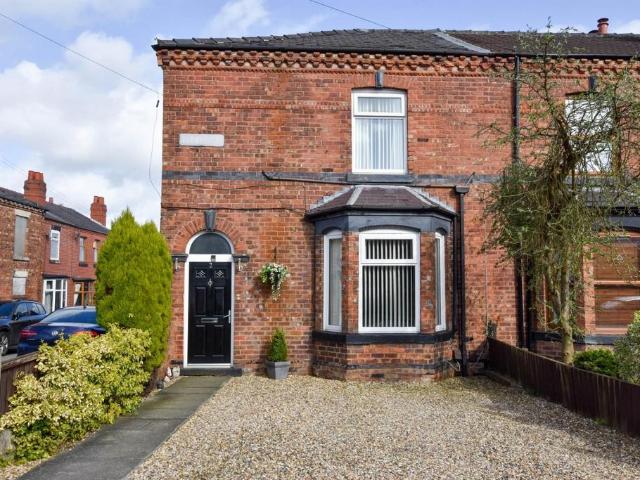 4 bedroom end of terrace house for sale