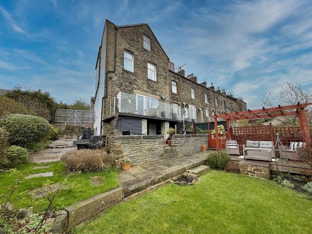 4 bedroom end of terrace house for sale