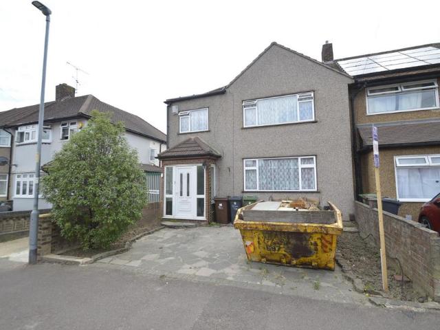 4 bedroom end of terrace house for sale