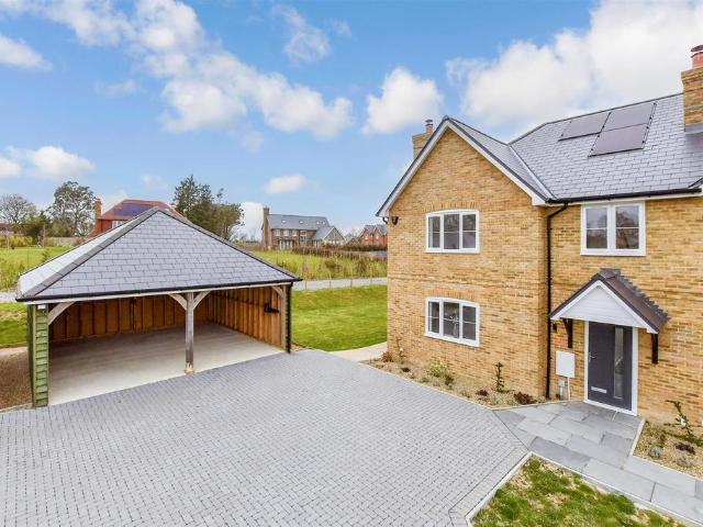 4 bedroom end of terrace house for sale