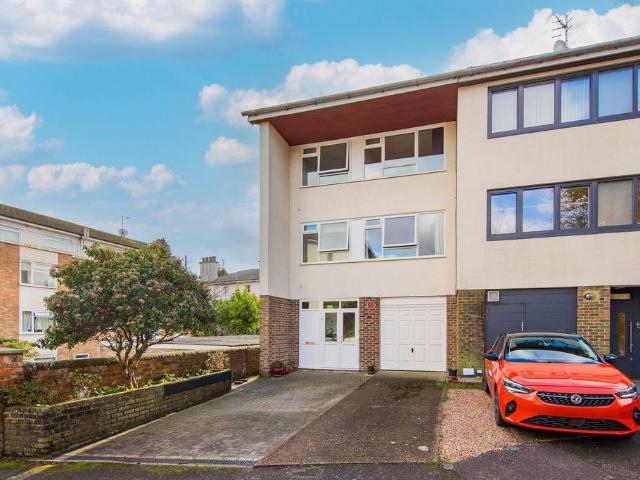 4 bedroom end of terrace house for sale