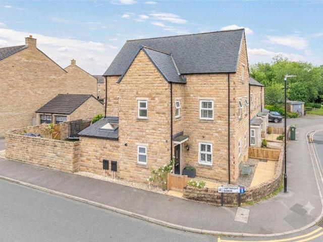 4 bedroom end of terrace house for sale