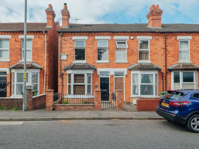 4 bedroom end of terrace house for sale
