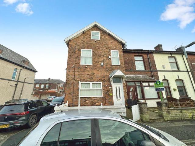 4 bedroom end of terrace house for sale