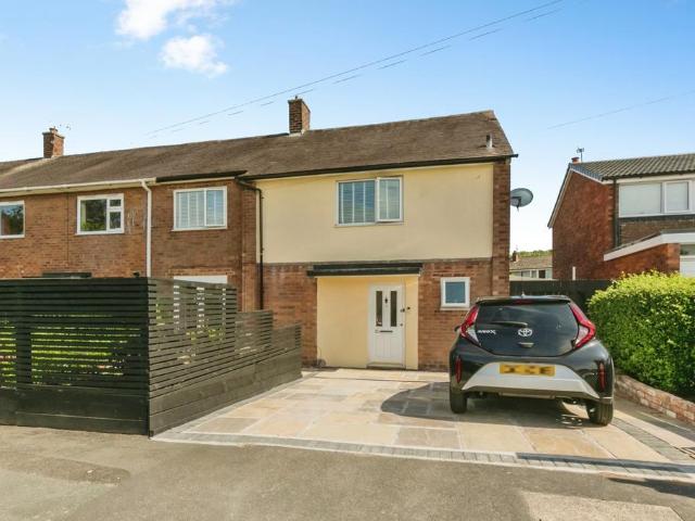 4 bedroom end of terrace house for sale