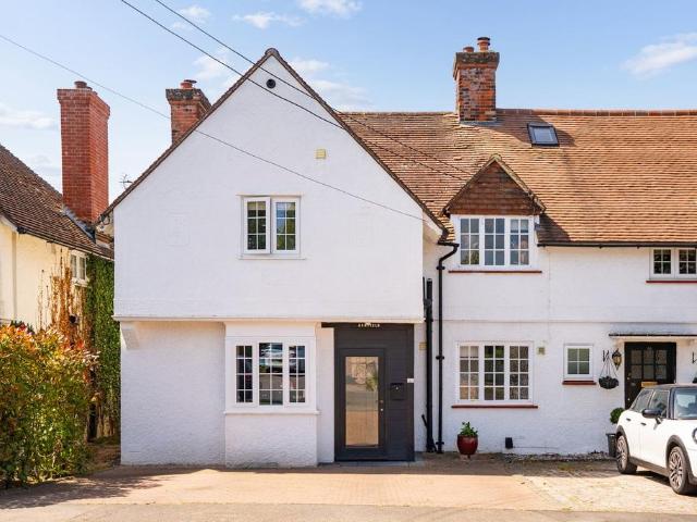 4 bedroom end of terrace house for sale
