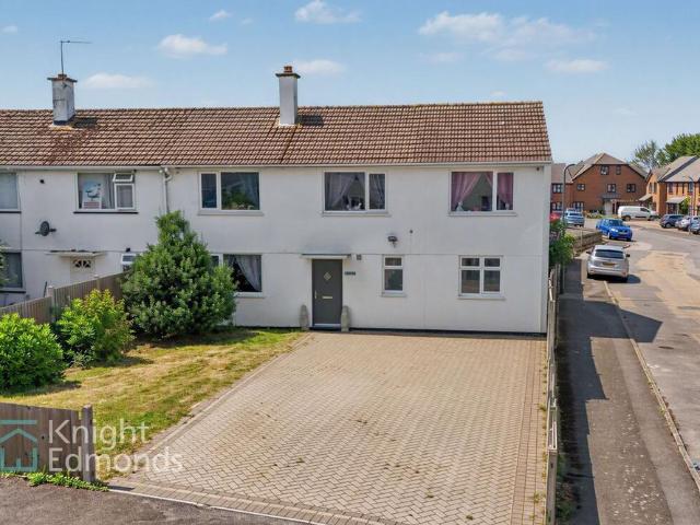 4 bedroom end of terrace house for sale