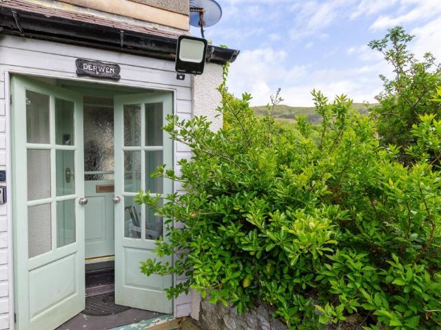 4 bedroom end of terrace house for sale
