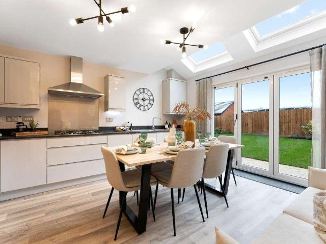 4 bedroom end of terrace house for sale