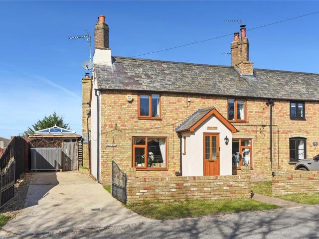 4 bedroom end of terrace house for sale
