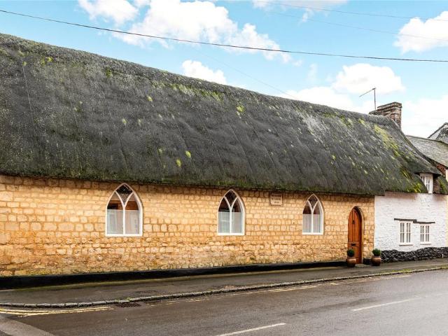 4 bedroom end of terrace house for sale