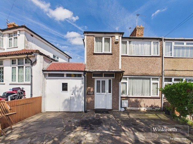 4 bedroom end of terrace house for sale