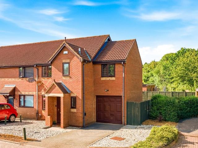 4 bedroom end of terrace house for sale