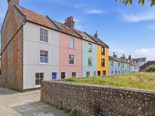 4 bedroom end of terrace house for sale