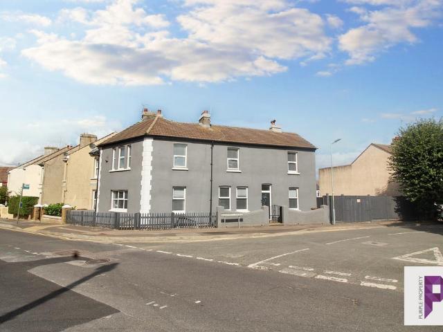 4 bedroom end of terrace house for sale