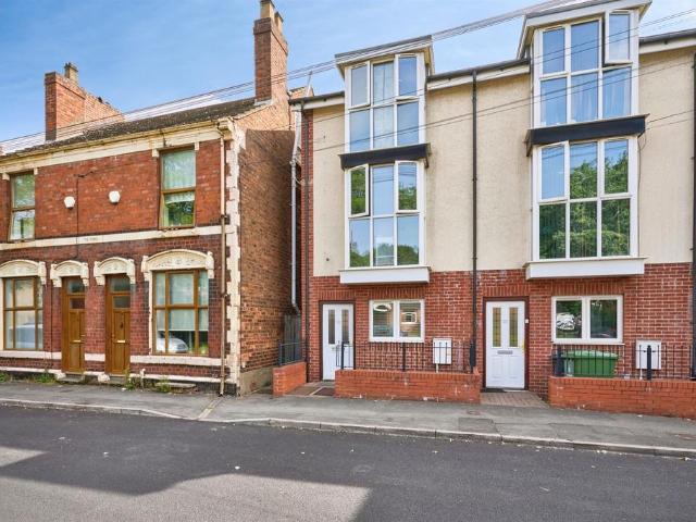 4 bedroom end of terrace house for sale