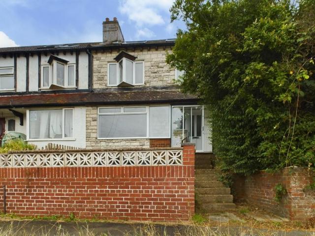 4 bedroom end of terrace house for sale