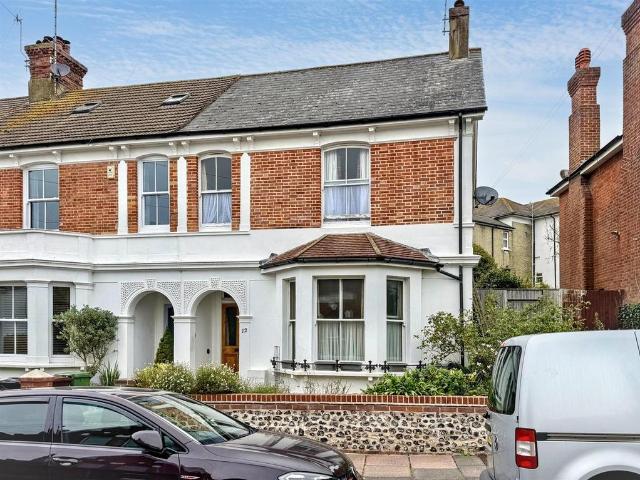 4 bedroom end of terrace house for sale