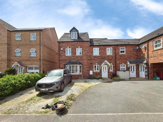4 bedroom end of terrace house for sale