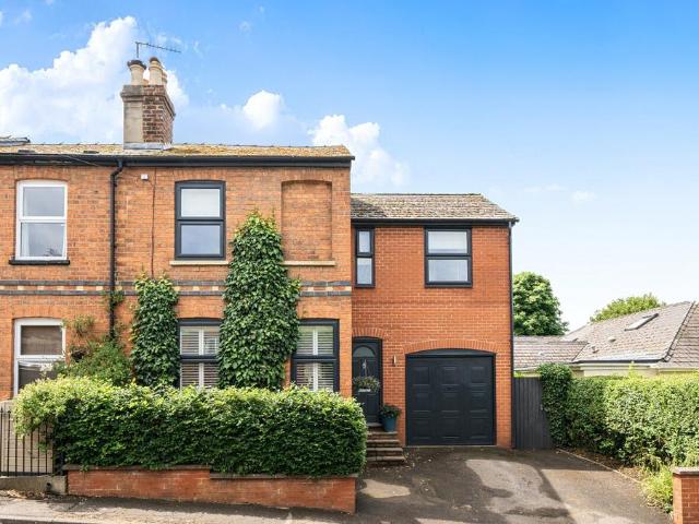 4 bedroom end of terrace house for sale