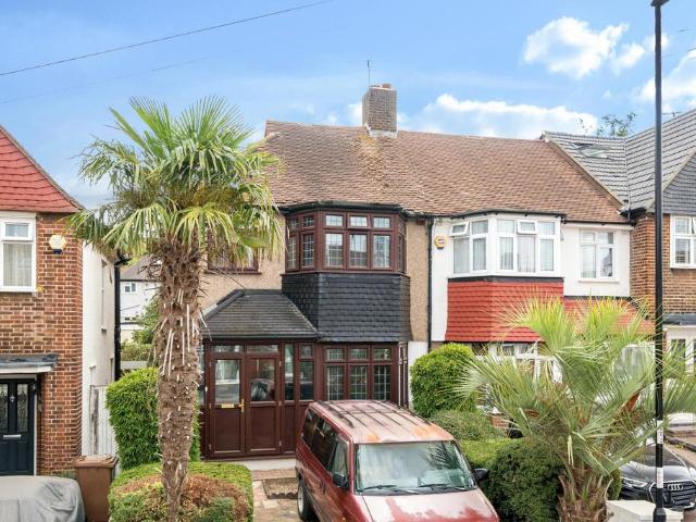 4 bedroom end of terrace house for sale