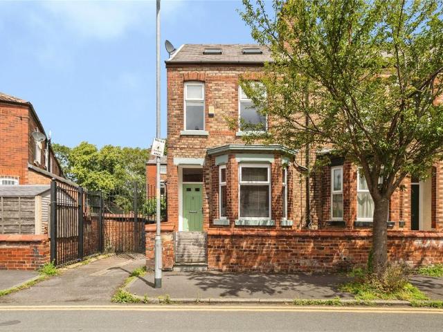 4 bedroom end of terrace house for sale