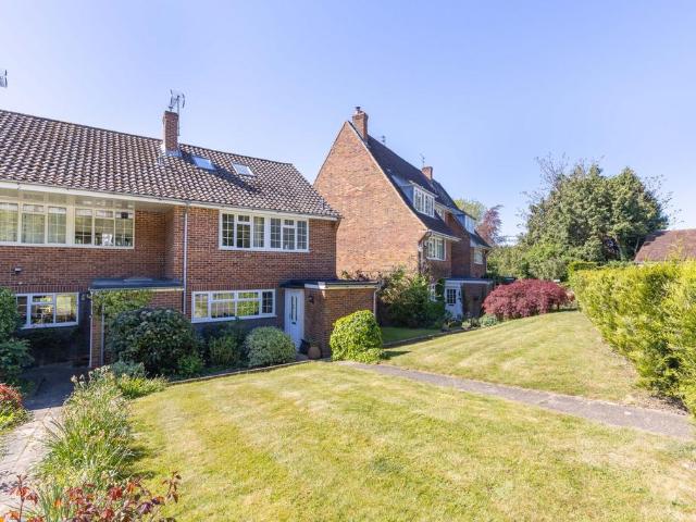 4 bedroom end of terrace house for sale