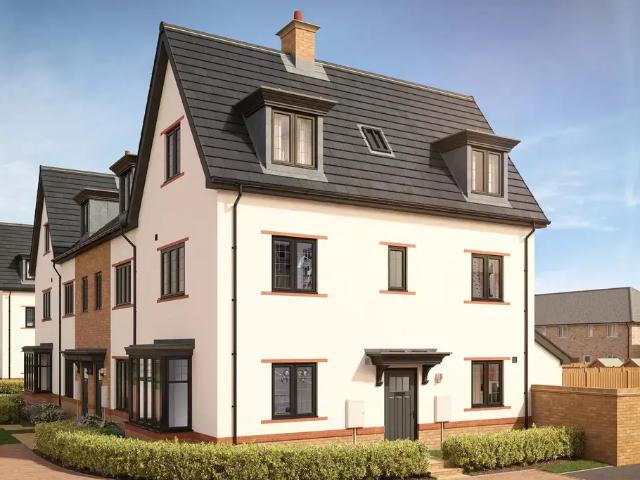 4 bedroom end of terrace house for sale