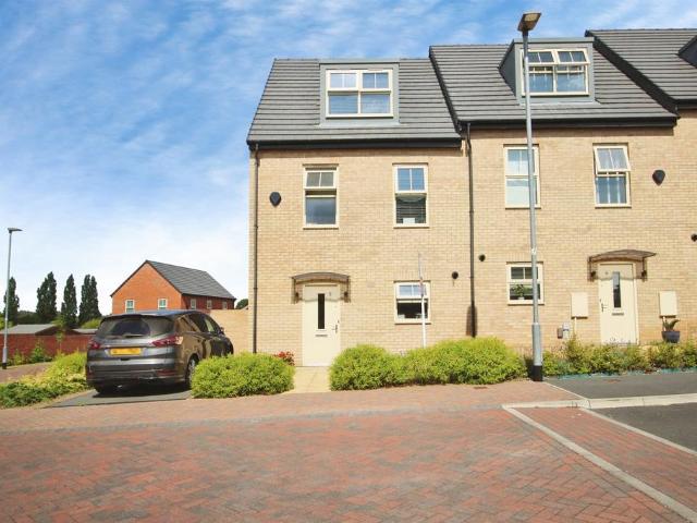 4 bedroom end of terrace house for sale