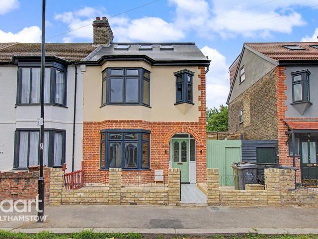 4 bedroom end of terrace house for sale