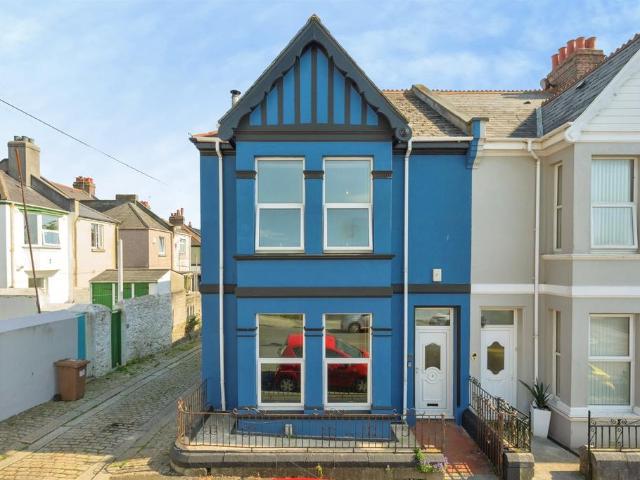 4 bedroom end of terrace house for sale